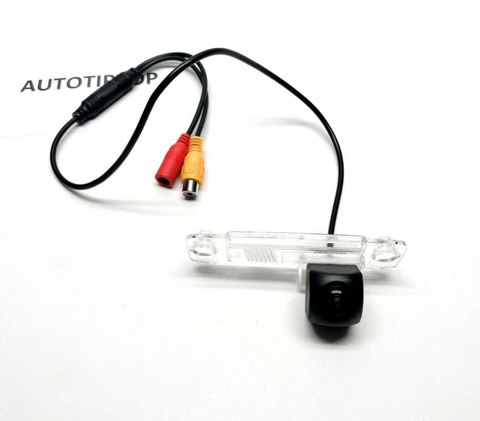 Камера заднего вида - Hyundai Genesis AHD 720P в штатное место