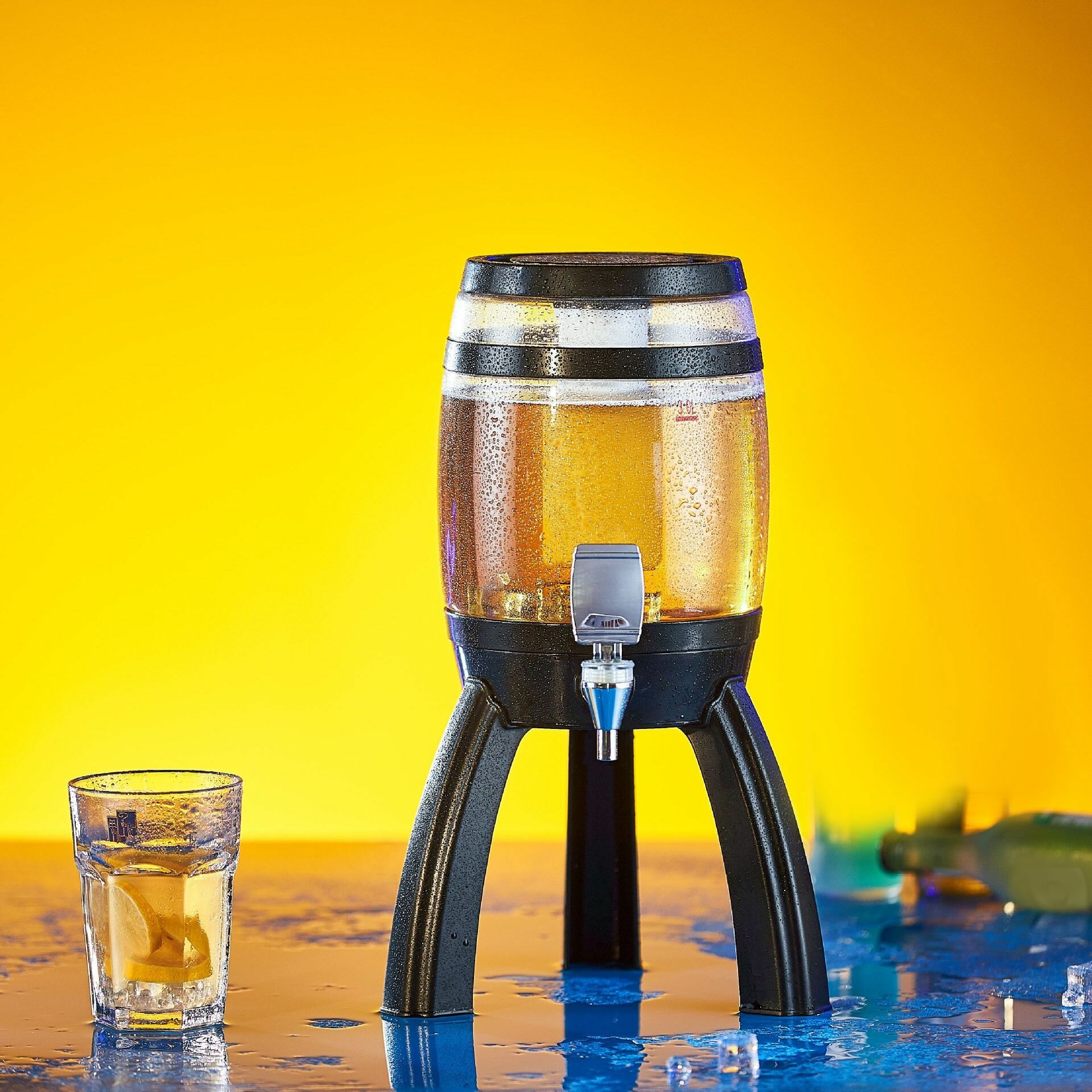 Сок Распределитель. Бочонок вина в баре, Бочонок для коктейлей.