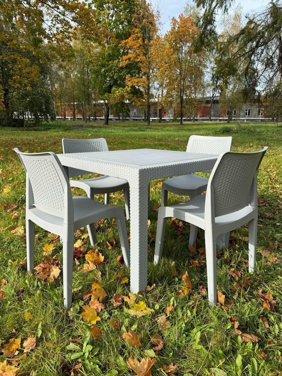 Комплект садовой мебели Royal Family JULY MINI S из пластика на 4 персоны, светло-серый