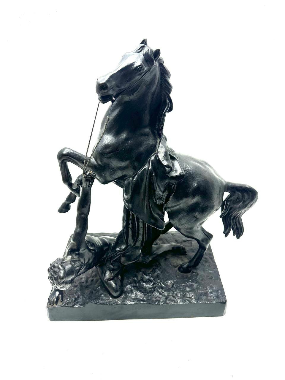 Скульптура "Конь с упавшим всадником", мастер А. Быков (по модели П. К. Клодта