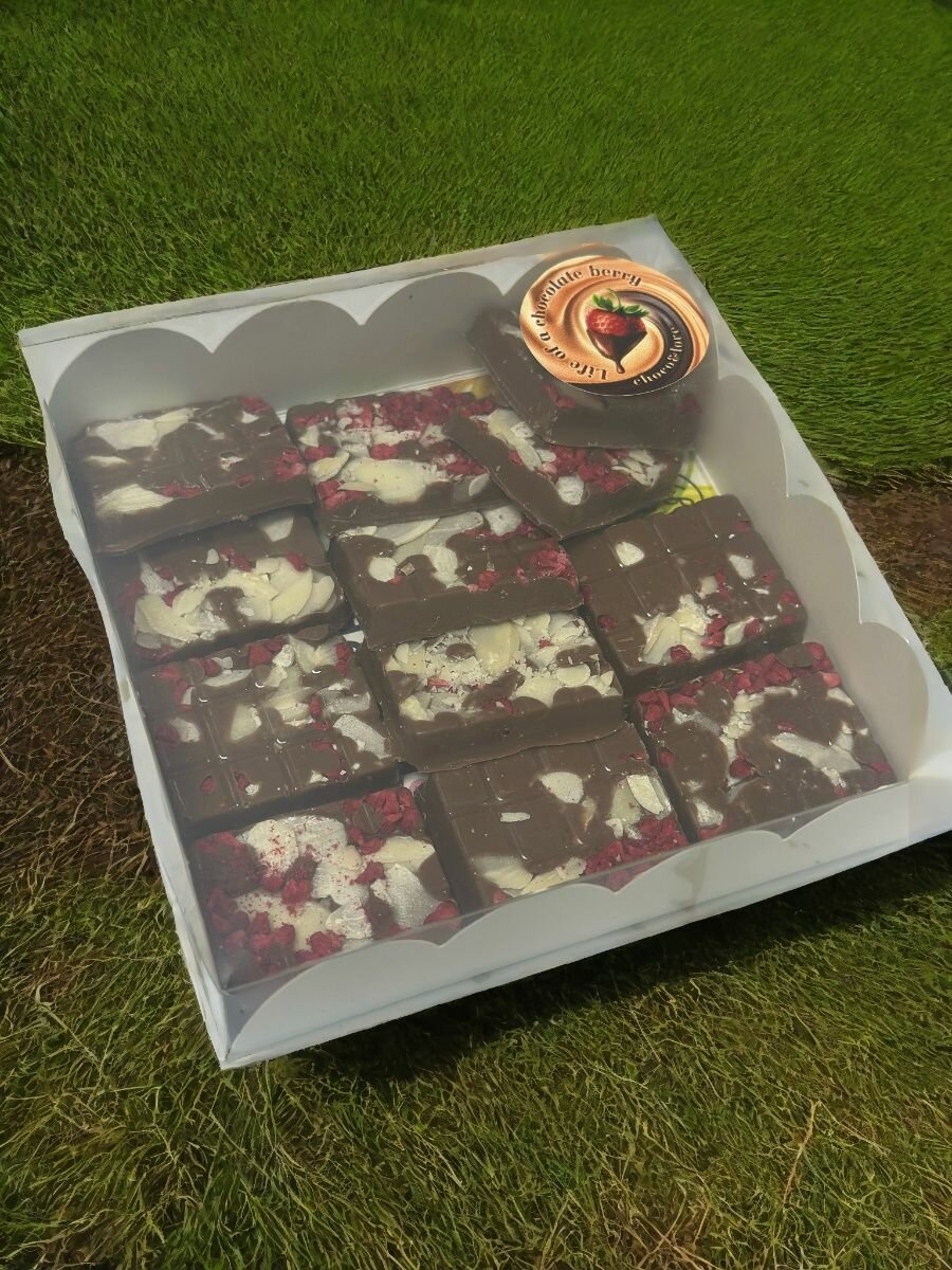 Набор конфет "Элегантный", молочный шоколад, ореховый вкус, 12 шт.