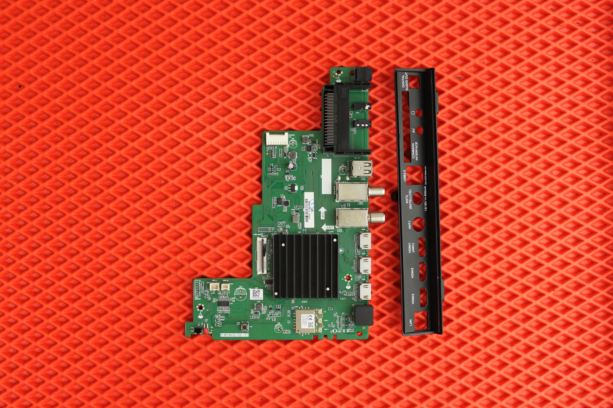 Основная плата (MAIN) T. MT9632.722 (T) для телевизора DEXP 55UCY1-DB5 в надёжной упаковке