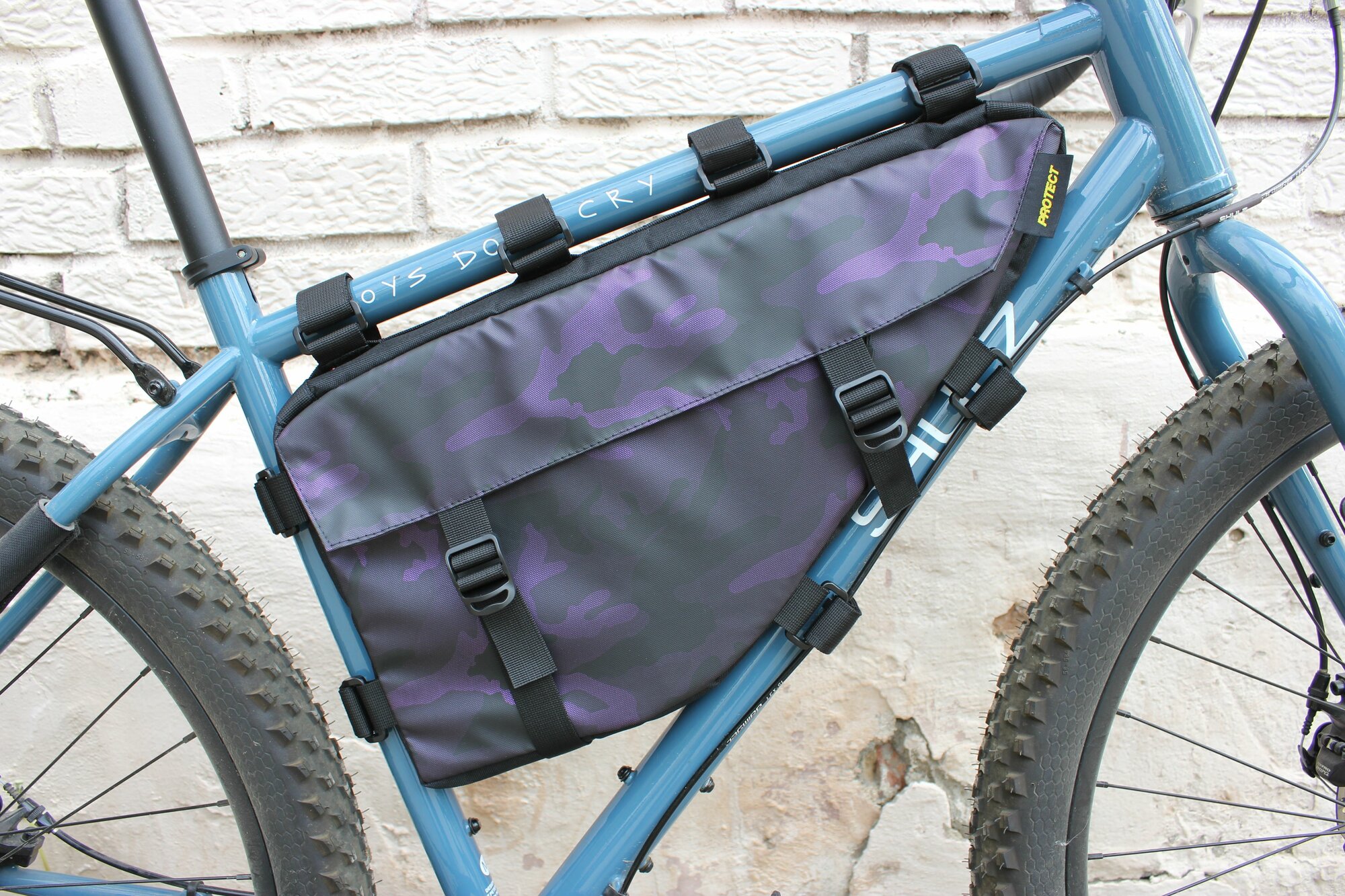 Велосумка под раму, серия Bikepacking, р-р 46х24х6 см, цвет фиолетовый принт, протект