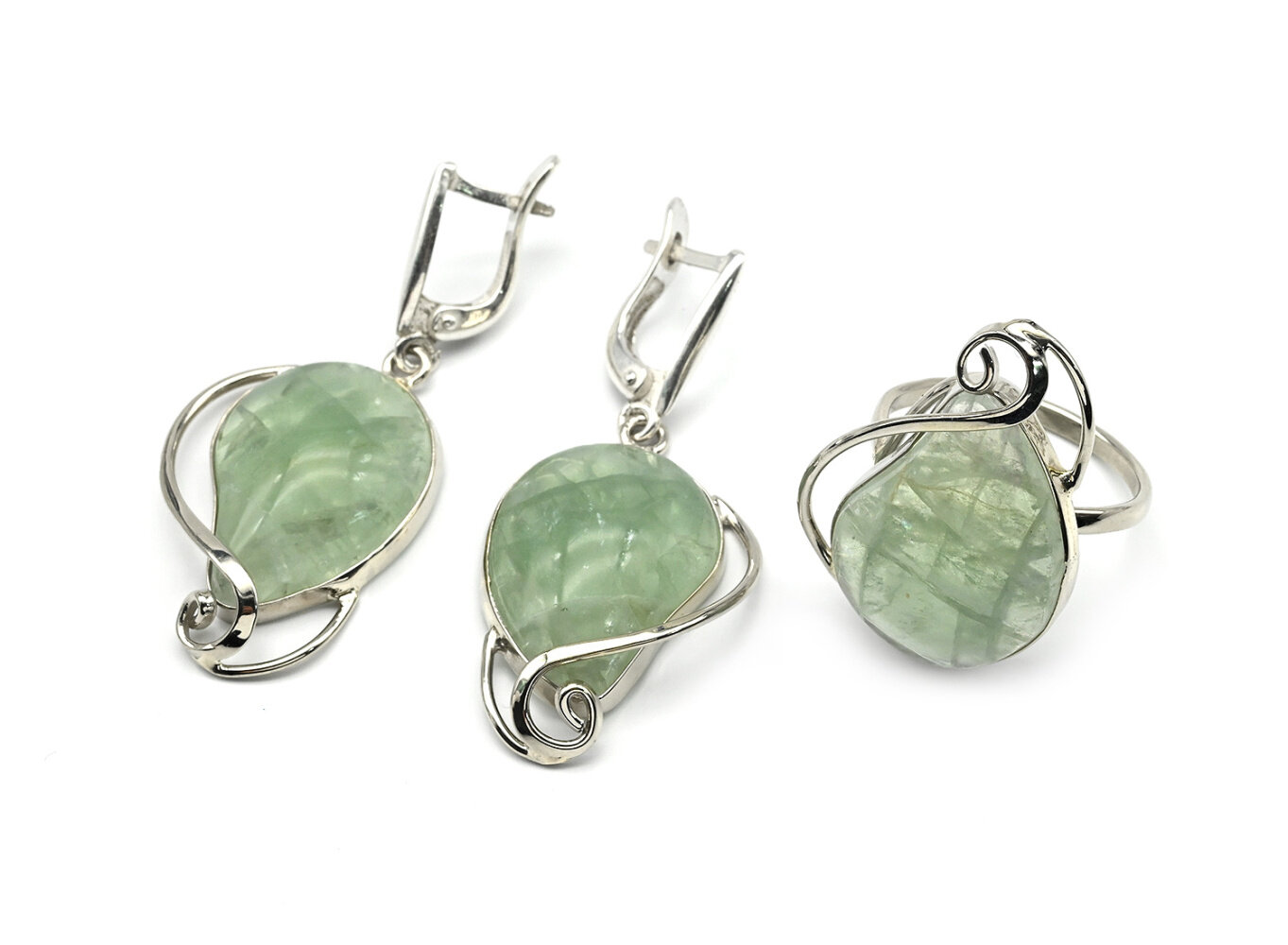 Комплект бижутерии: кольцо, серьги, флюорит