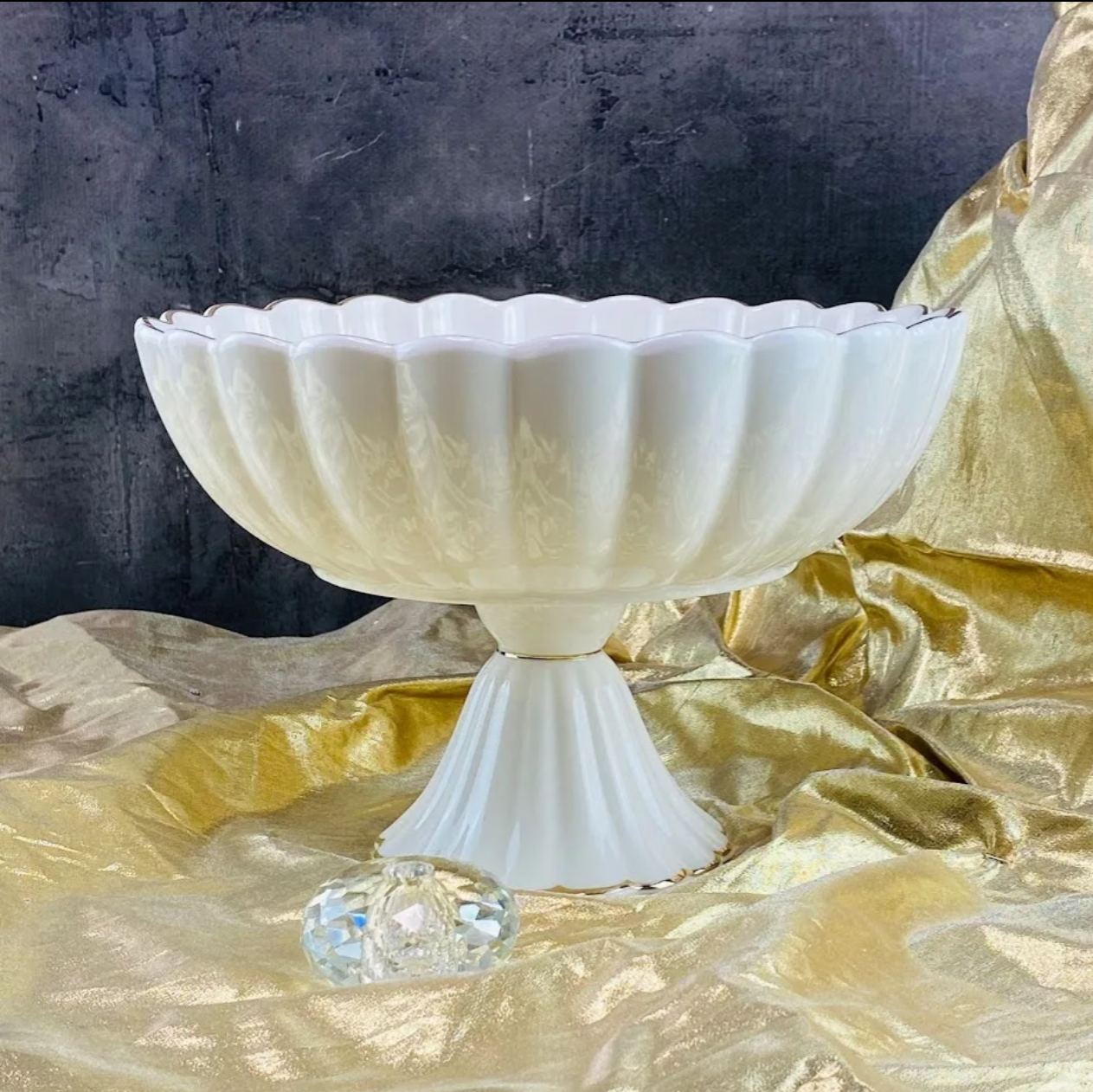 Фруктовница 25см на ножке Фарфор 102-106 118-102-106