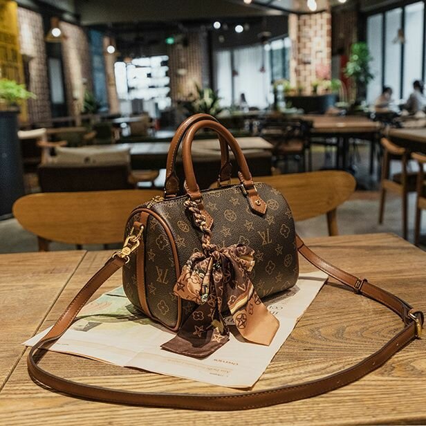 Сумка на плечо 2025: кожаная, стильная, бостонский ретро-дизайн с подушкой для женщин