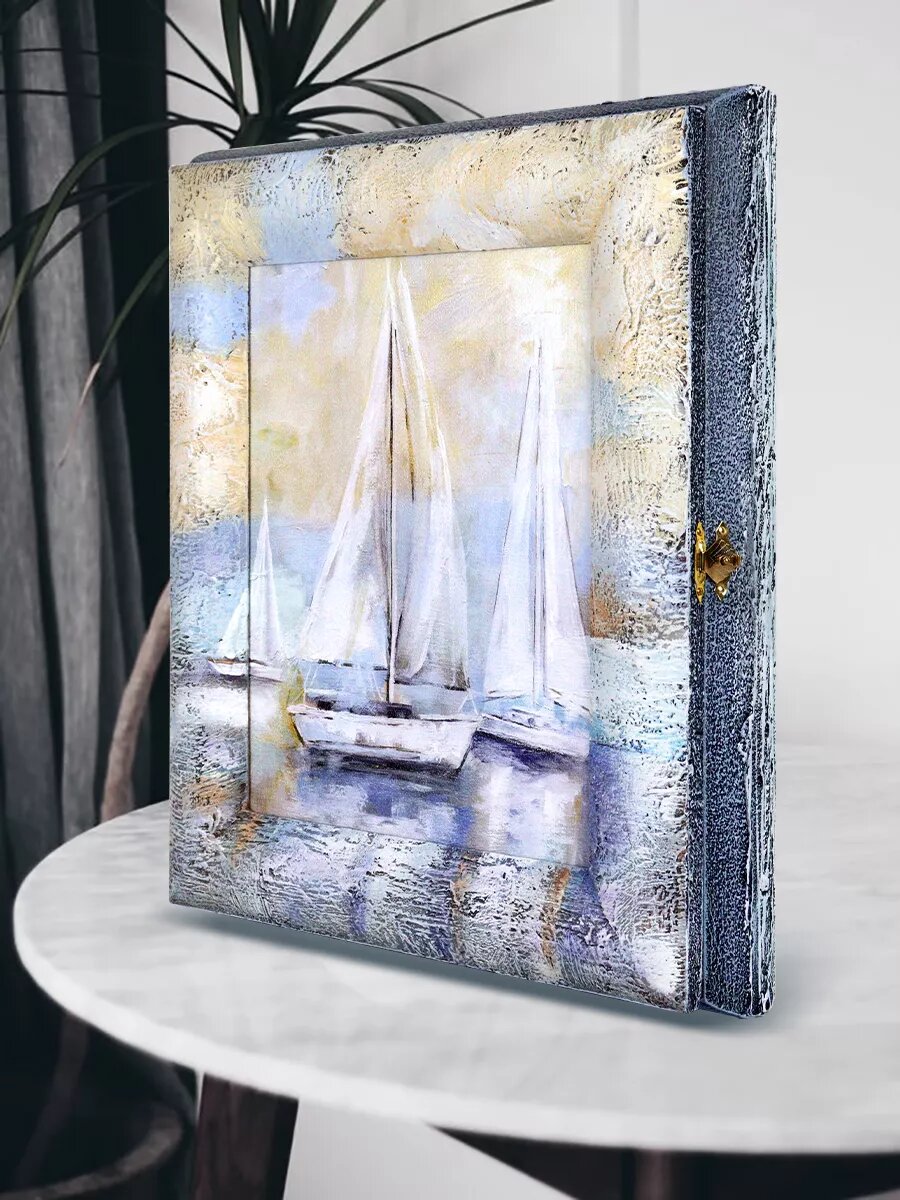 Ключница картина в прихожую с полкой закрытая море