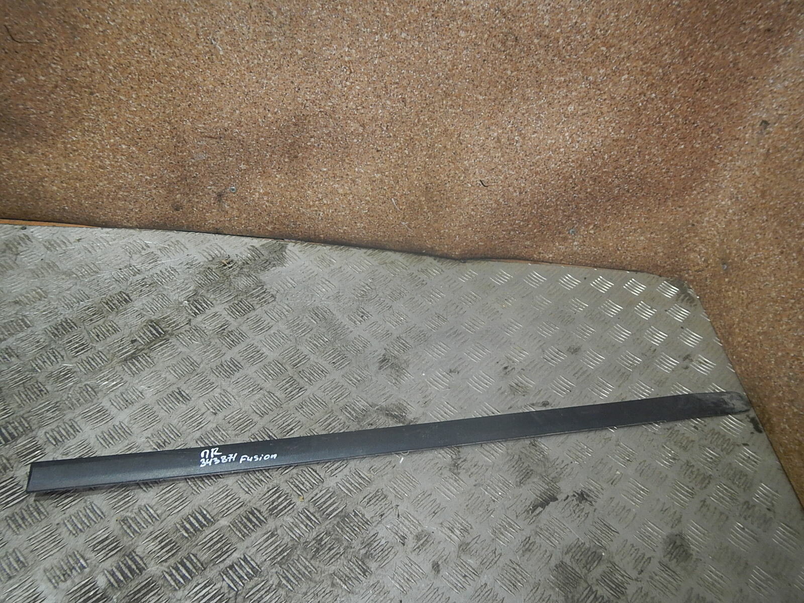 Б/У Молдинг двери передней правой, Ford (Форд)-FUSION (02-) FORD FUSION (02-12) до 2005 года Царапины. 343871 FORD арт. 1...