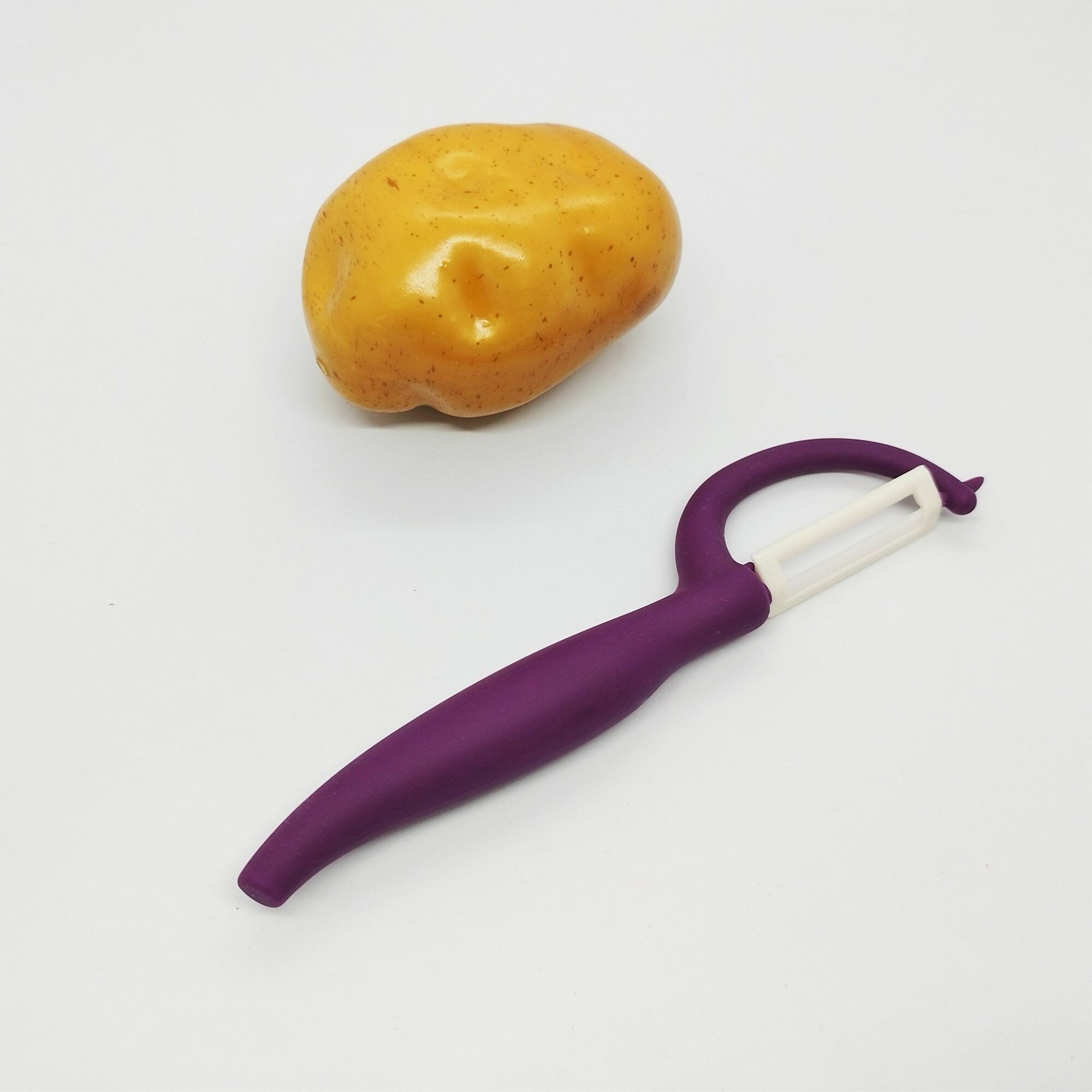Овощечистка керамическая. (сиреневая)