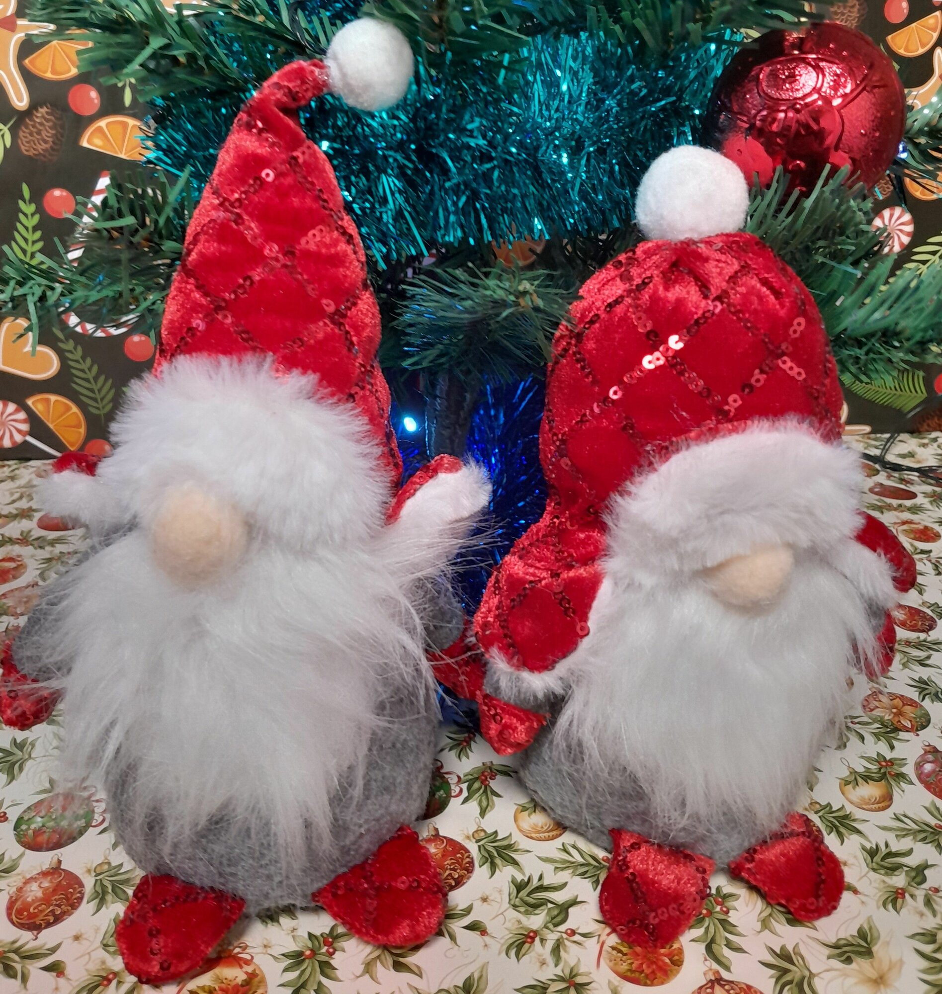 Набор игрушек"Гномы новогодние", ткань, пайетки, высота 17 см, 2 штуки, цвет красный