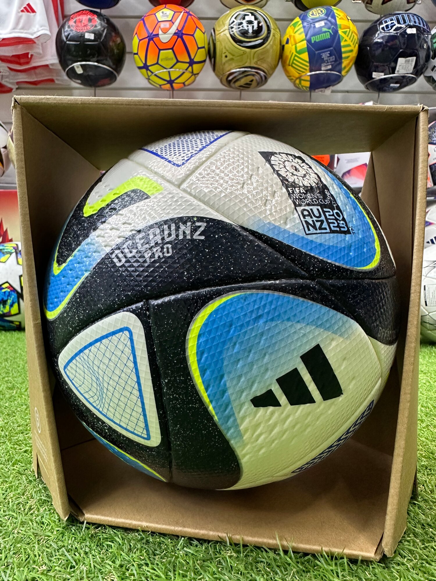 Профессиональный футбольный мяч adidas Oceaunz Pro 2023
