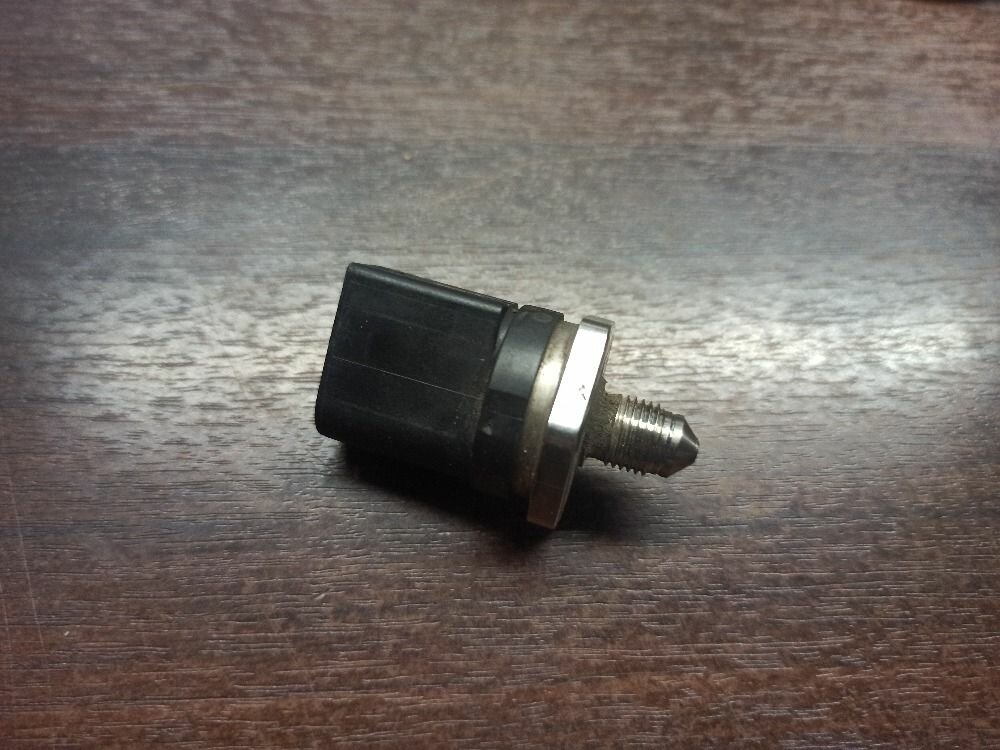 Датчик давления топлива VAG 06J906051