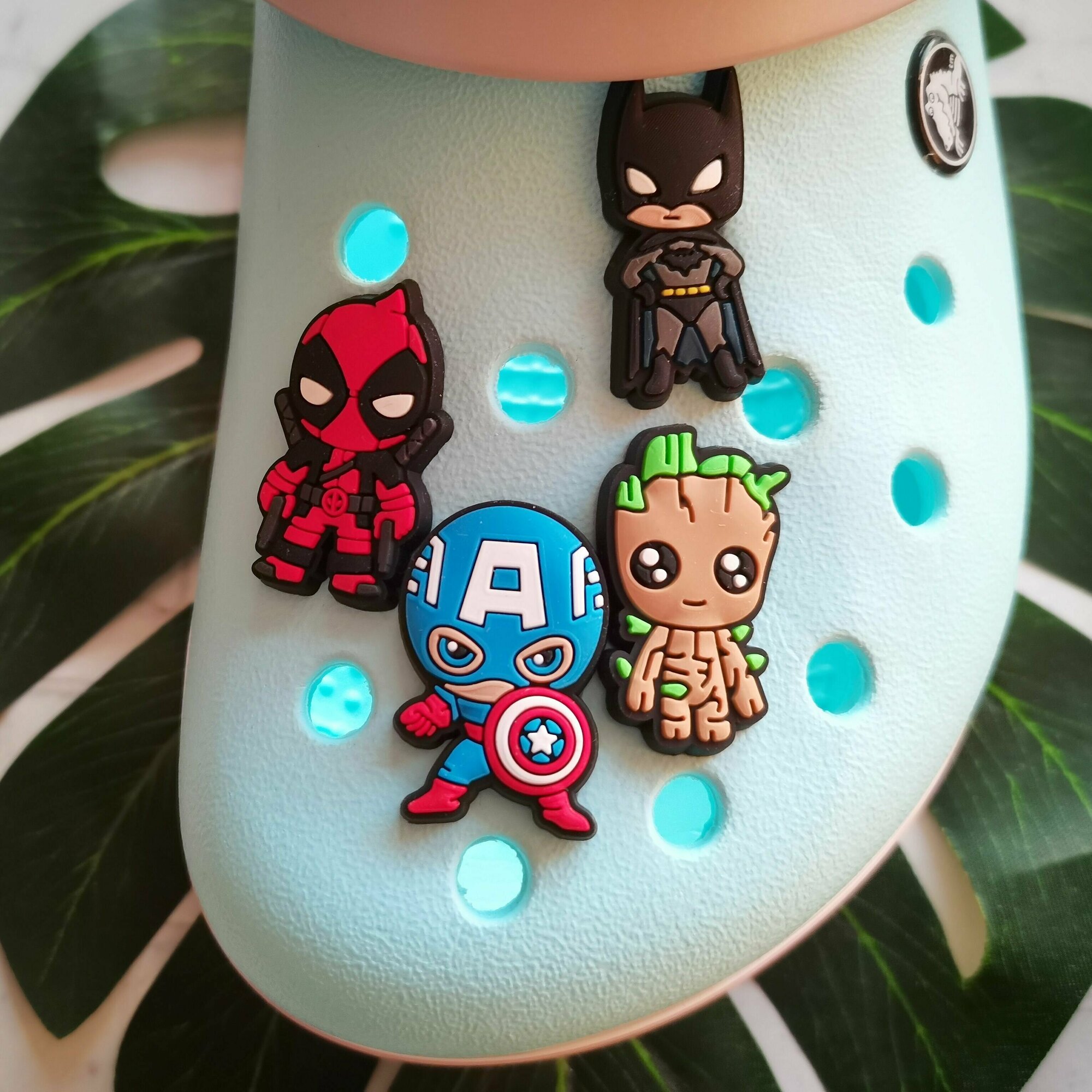 Джибитсы Марвел на Crocs