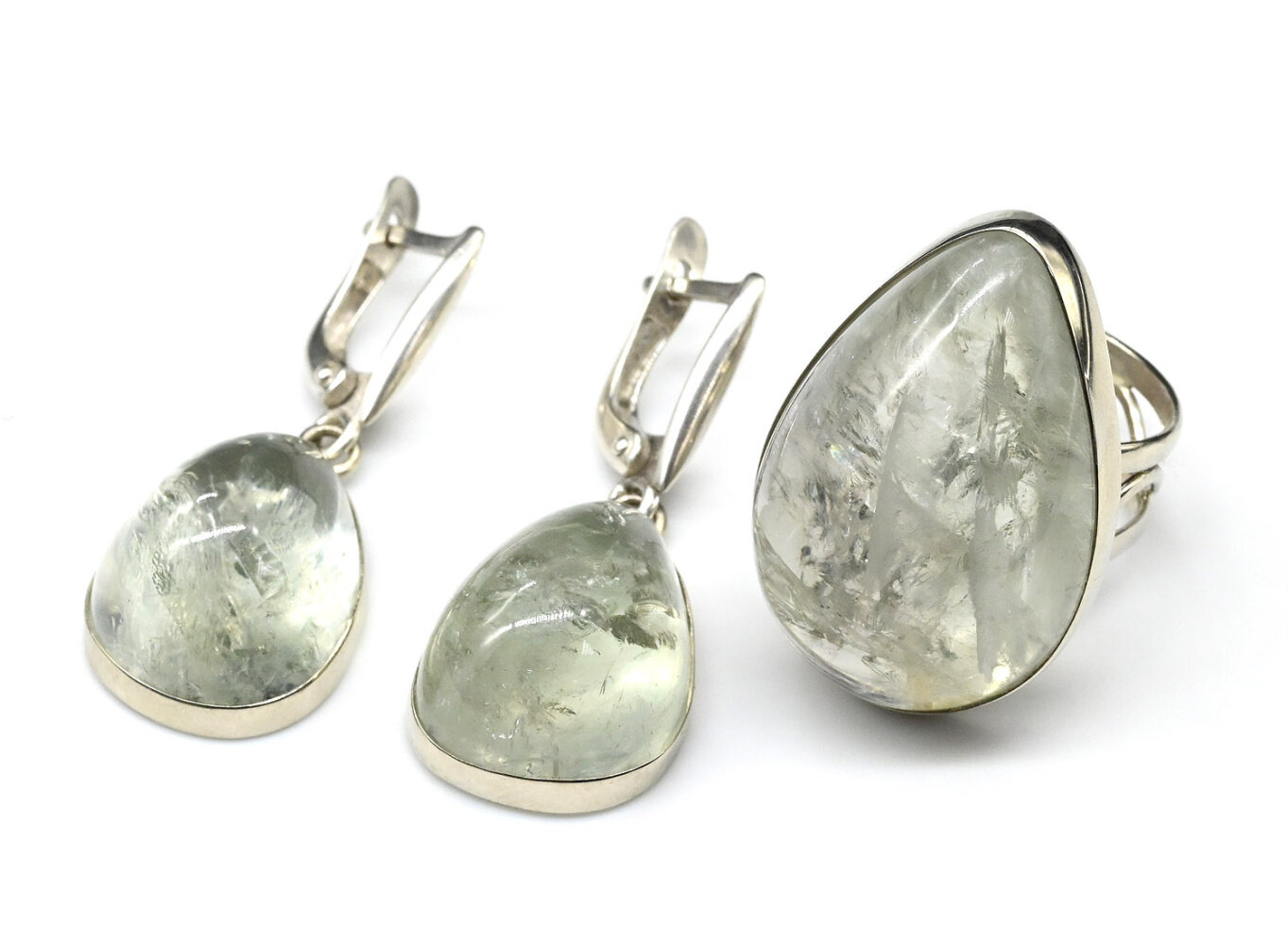 Комплект бижутерии: кольцо, серьги, аметист