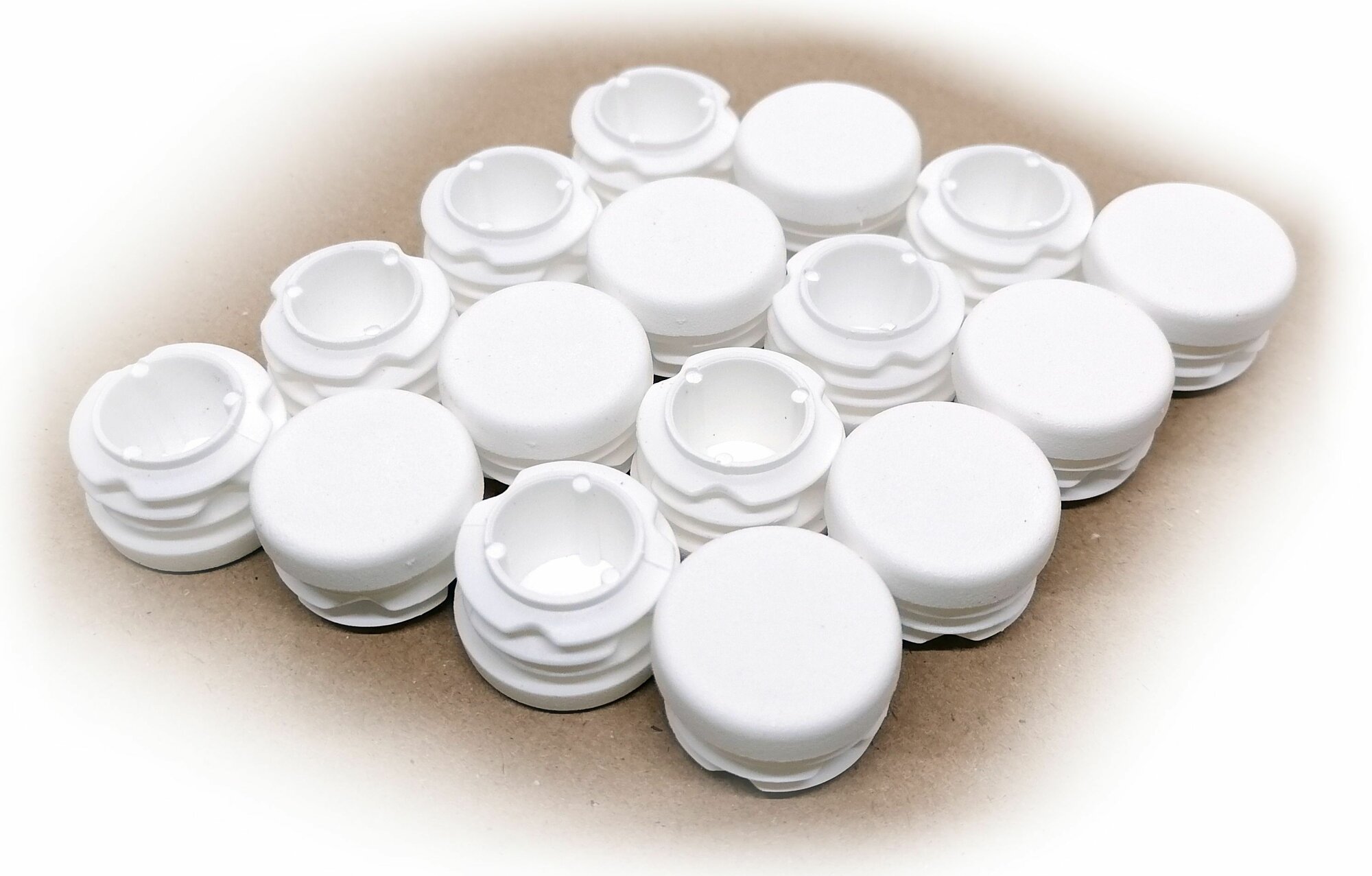 Заглушка для круглой трубы с внешним диаметром 14мм и диаметром отверстия 9-13мм, пластиковая, белая, 16шт.