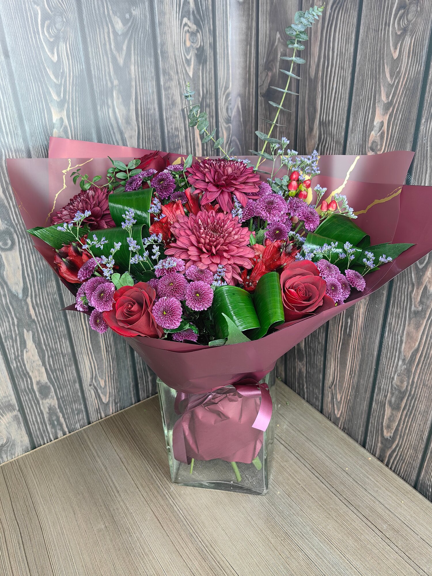 Букет "Стильный", хризантема, альстромерия, сантини, роза, эвкалипт