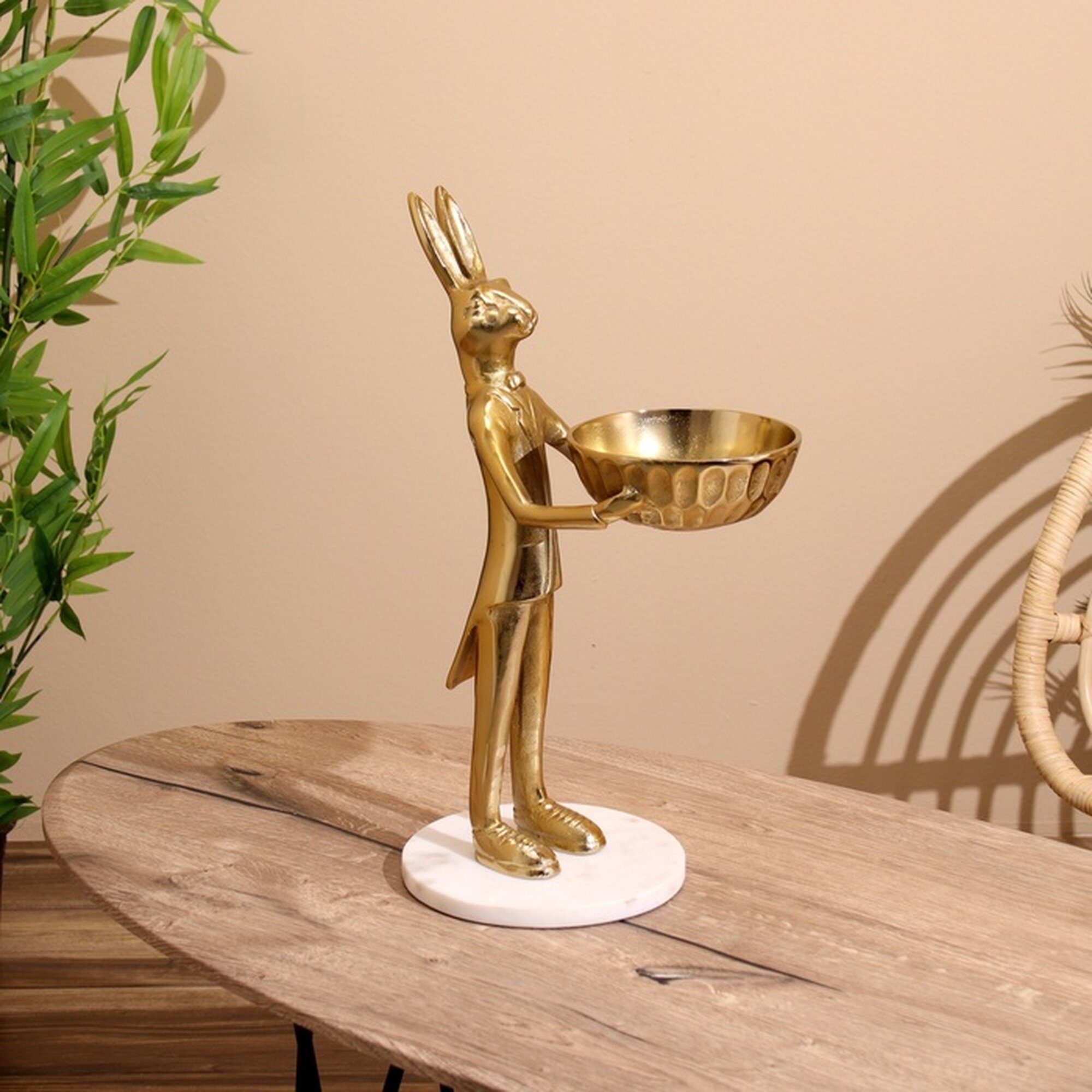 Конфетница Сима-ленд «Заяц угощает», фигурная, алюминий, 20x25x47 см