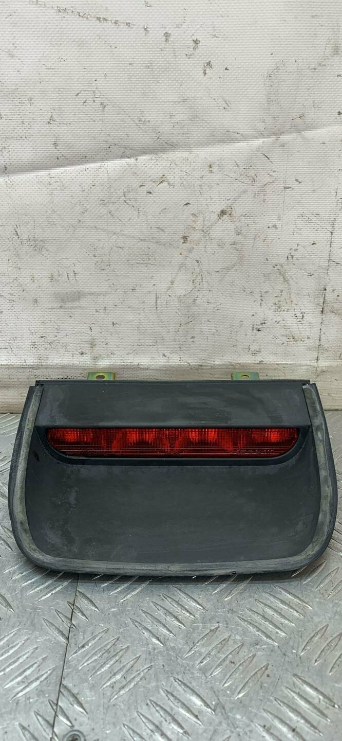 Дополнительный стоп-сигнал Mitsubishi Carisma рест. 2003