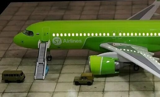 Игрушка копия самолёта Airbus A320 Neo, авиакомпании S7 Airlines Россия. С освещением салона.