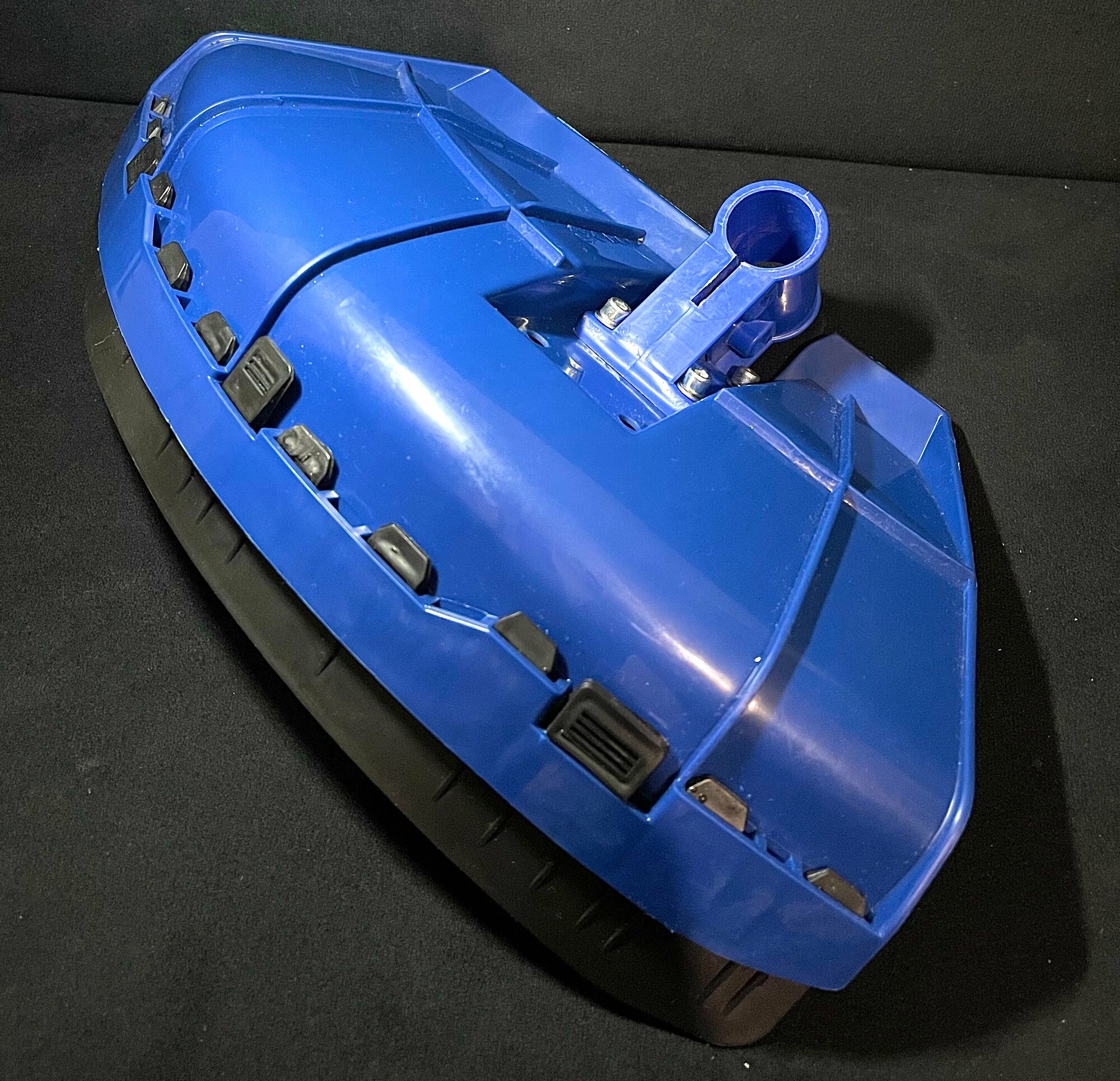 Защитный кожух в сборе для бензокосы, триммера. (крепление пластик d26)