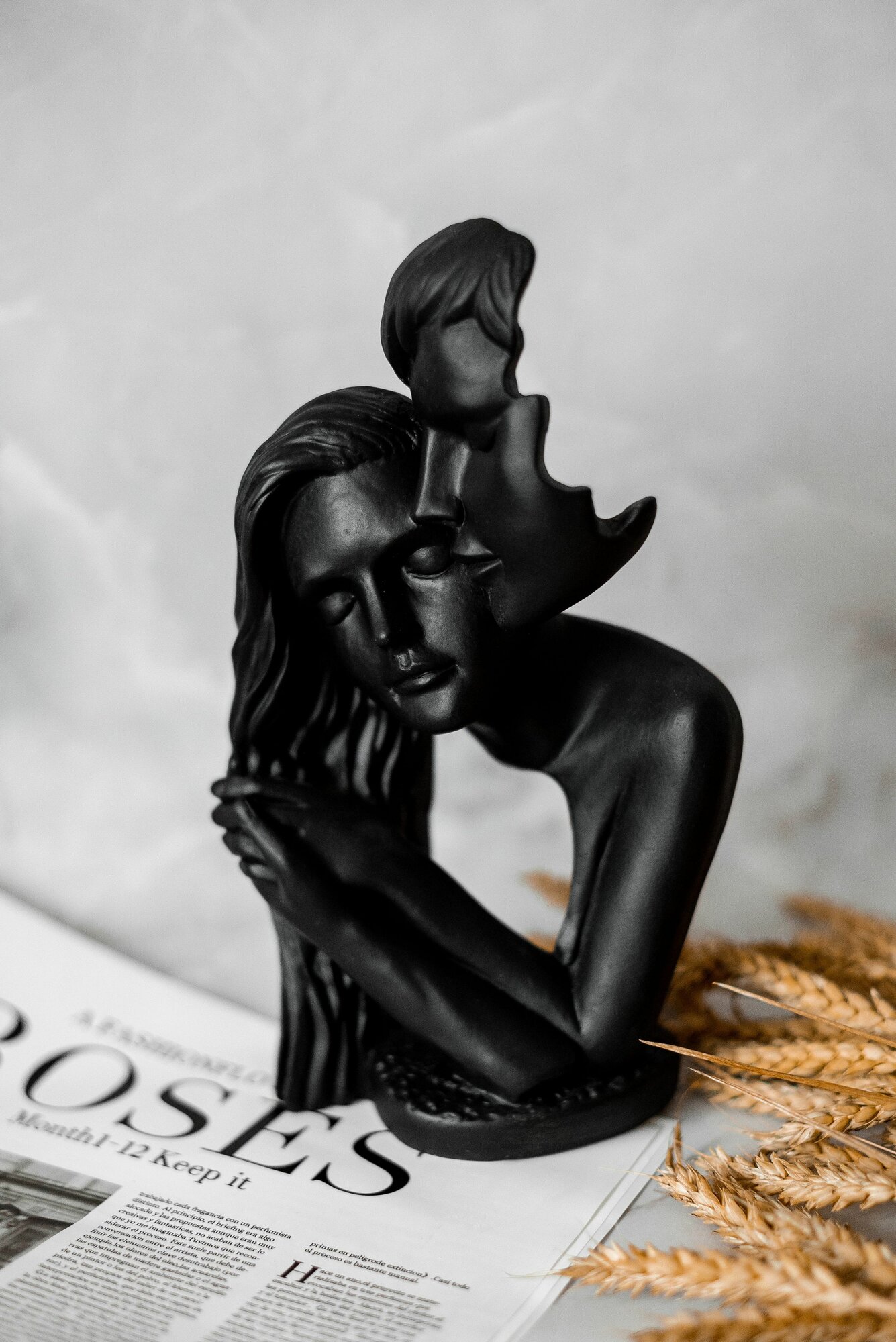 Статуэтка "Нежность" из гипса, ручная работа, 28x15 см, черная