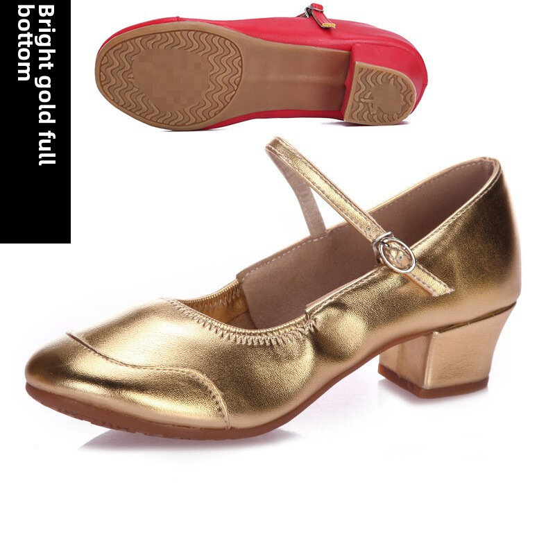 Спортивные туфли