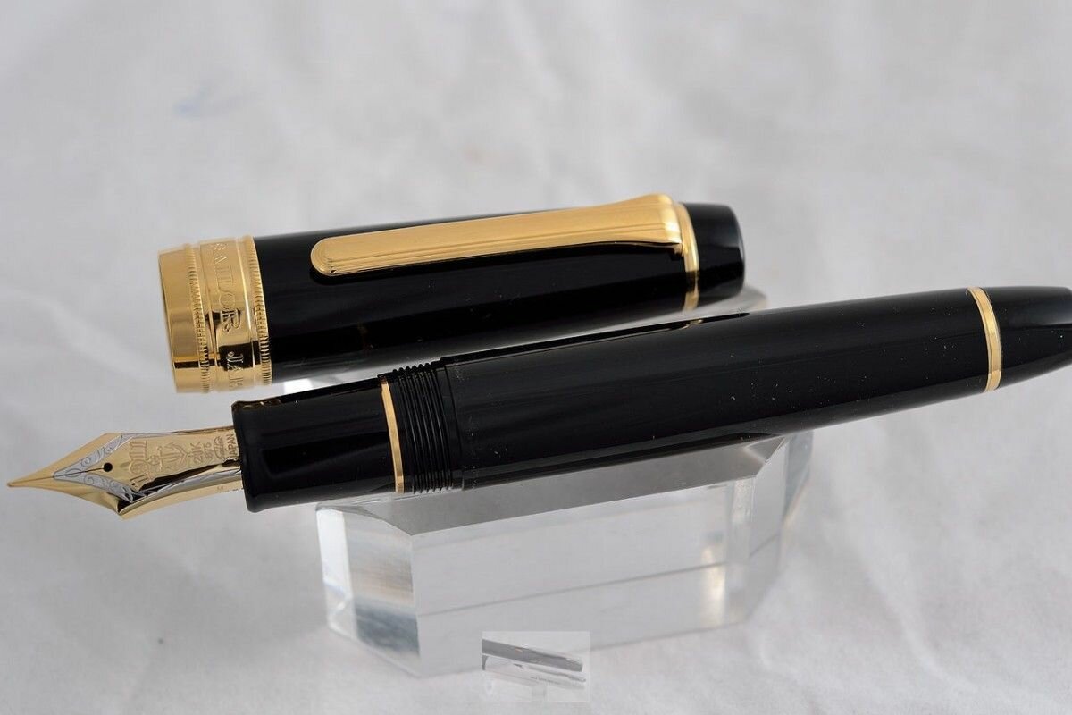 Перьевая "король ручек" SAILOR "KING OF PEN" Professional Gear Gold.
