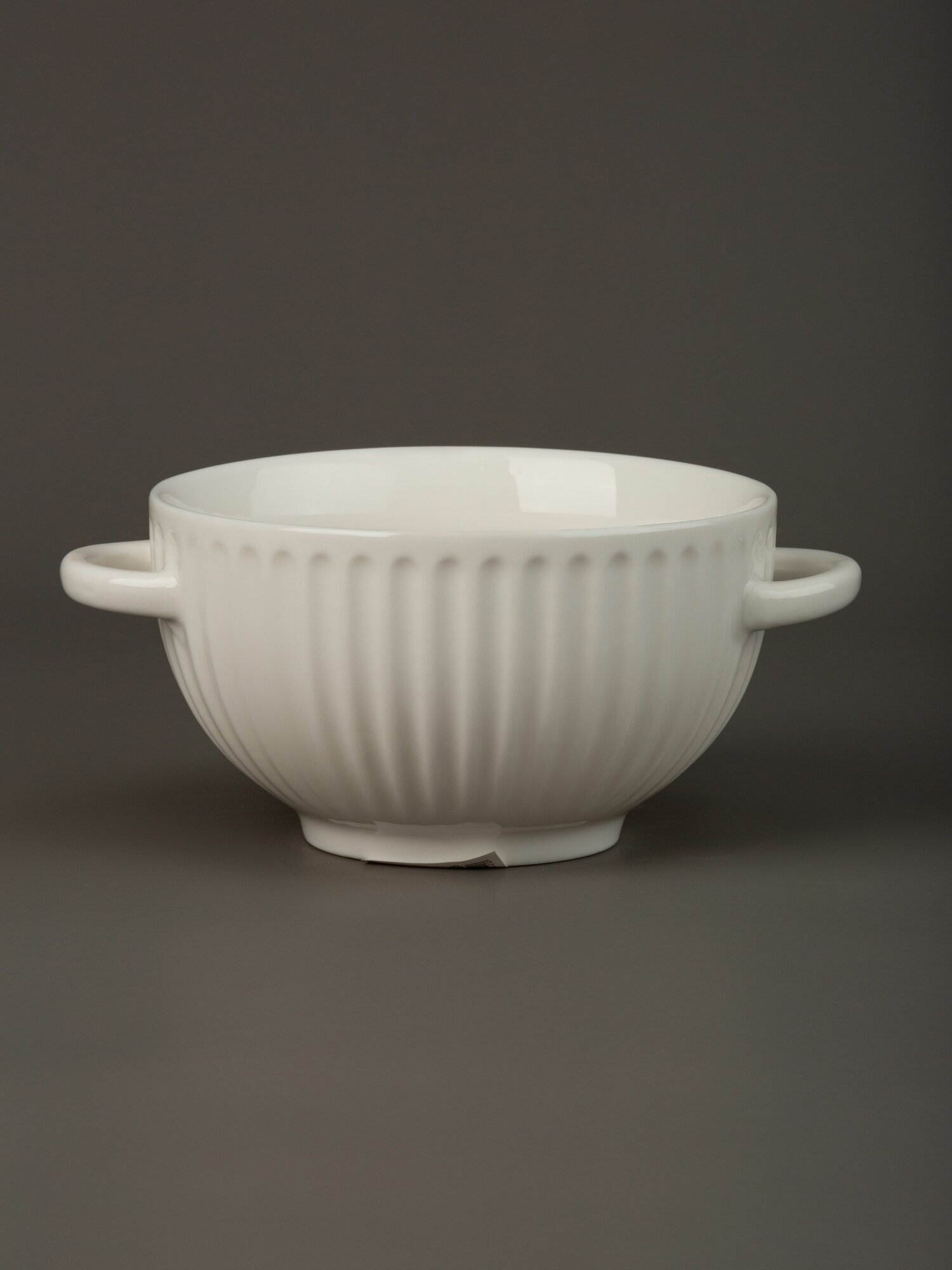 Бульонница 650мл фарфоровая