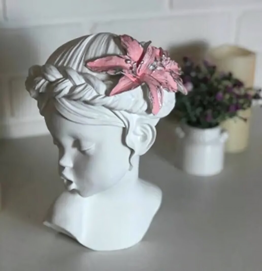 Статуэтка из гипса "Лия" 21см, белая с розовой бабочкой, для декора интерьера