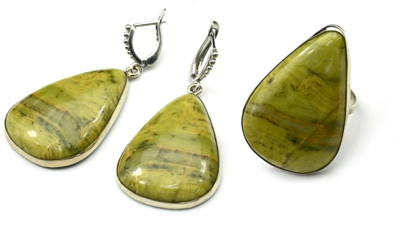 Комплект бижутерии: серьги, кольцо, кальцит