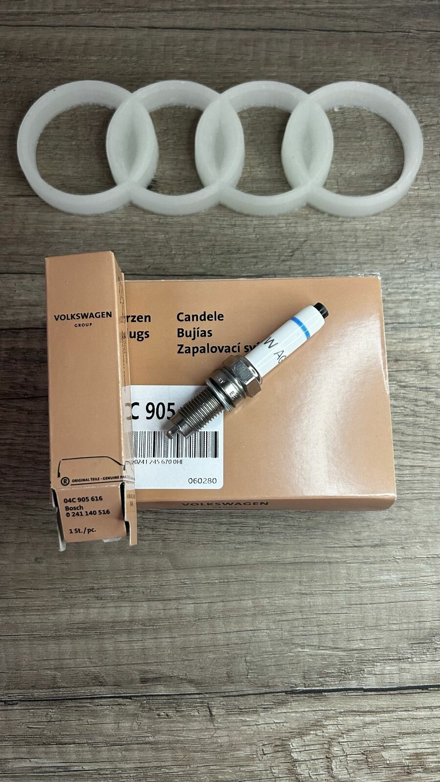 Свеча зажигания VAG 04C905616 1 шт.