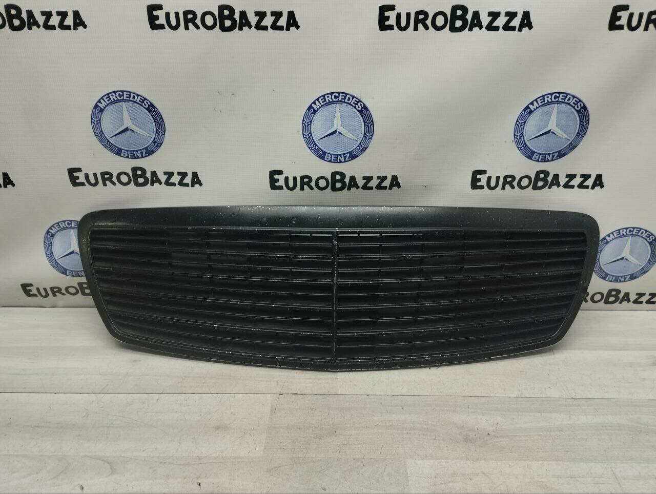 Решетка радиатора Mercedes W211 A2118800283