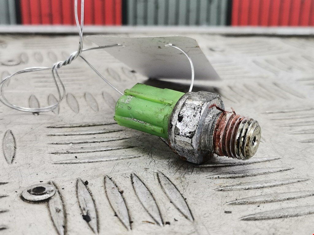 Датчик давления масла Mazda 3 BK LF0118501 арт. 2182185