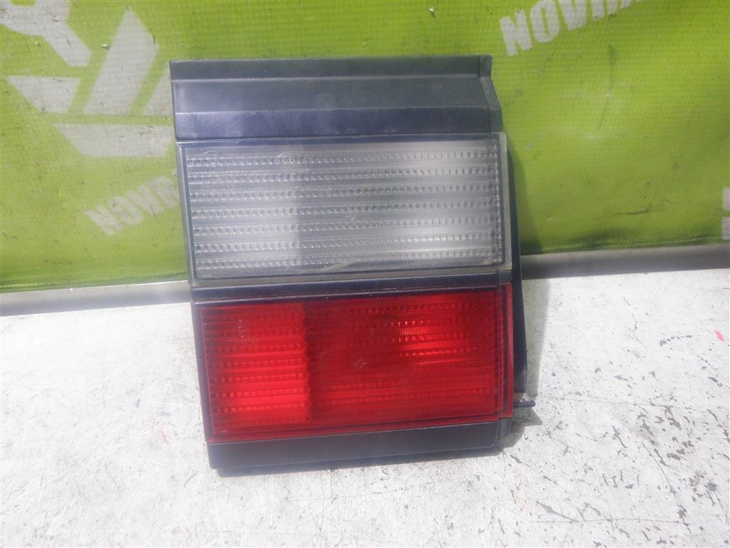 Фонарь задний внутренний левый VW Passat B3 1988-1993