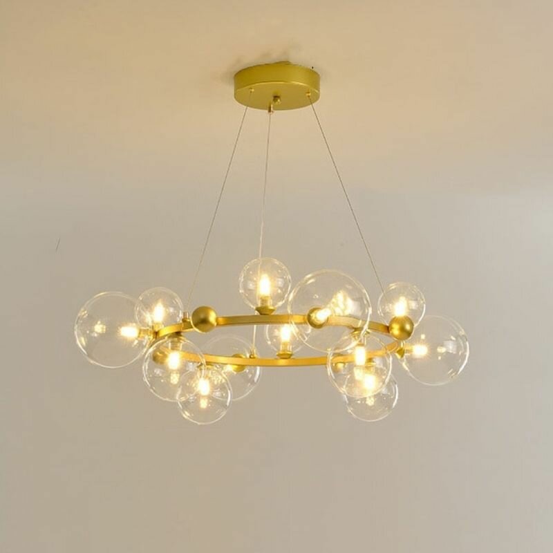 Современная, минималистичная и стильная люстра в виде шара с пузырьками золотого цвета с теплым светом