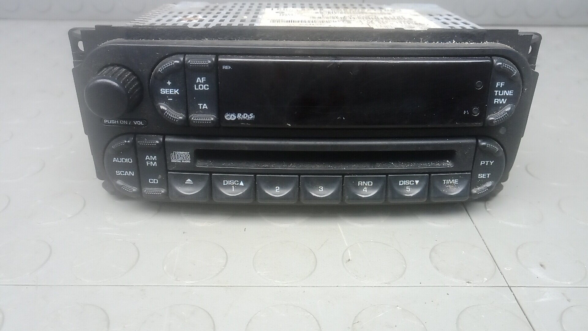 Магнитола CHRYSLER VOYAGER Grand Voyager 4, Номер P05091610AD