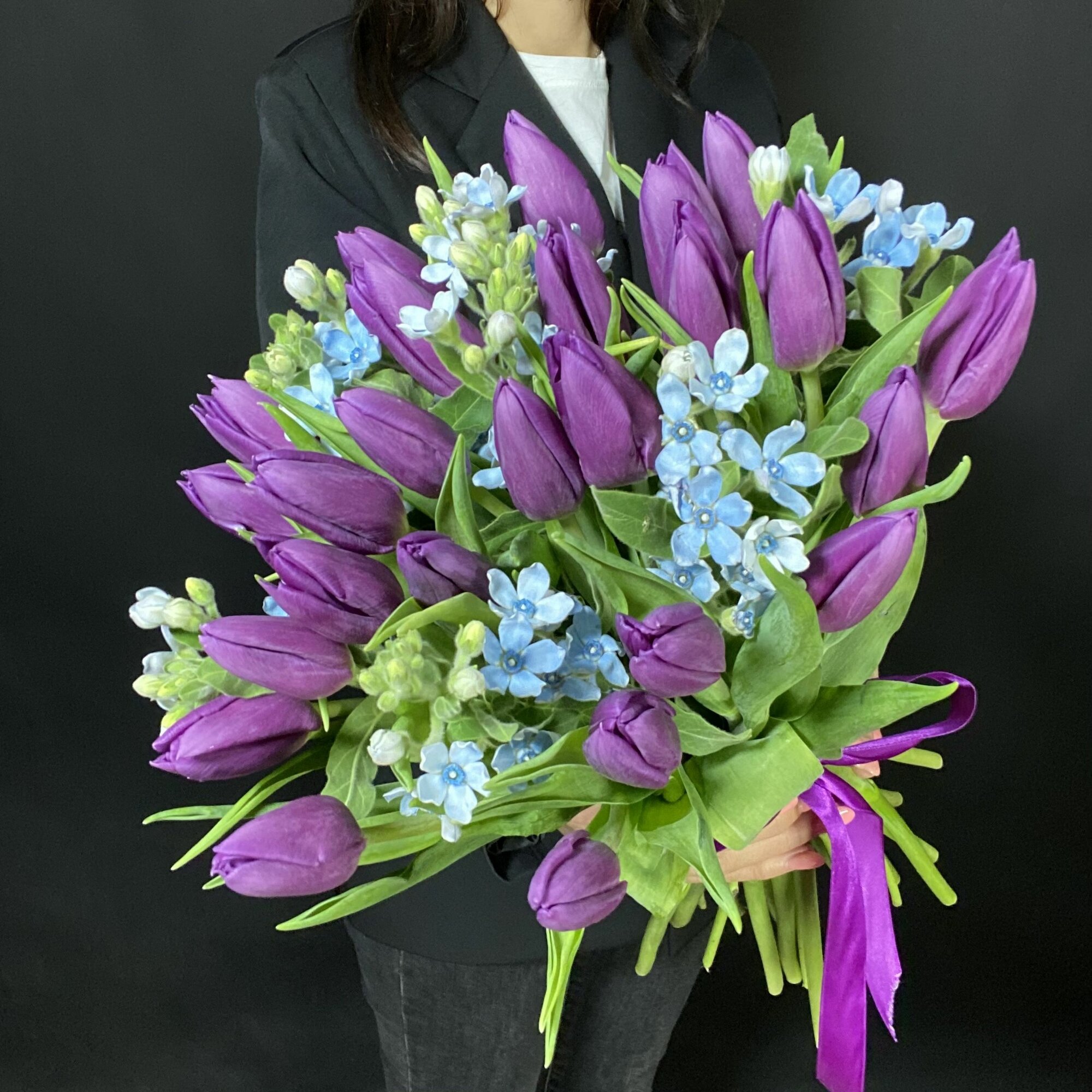 Букет тюльпанов (тюльпан фиолетовый 25 шт, оксипеталум 7 шт.)