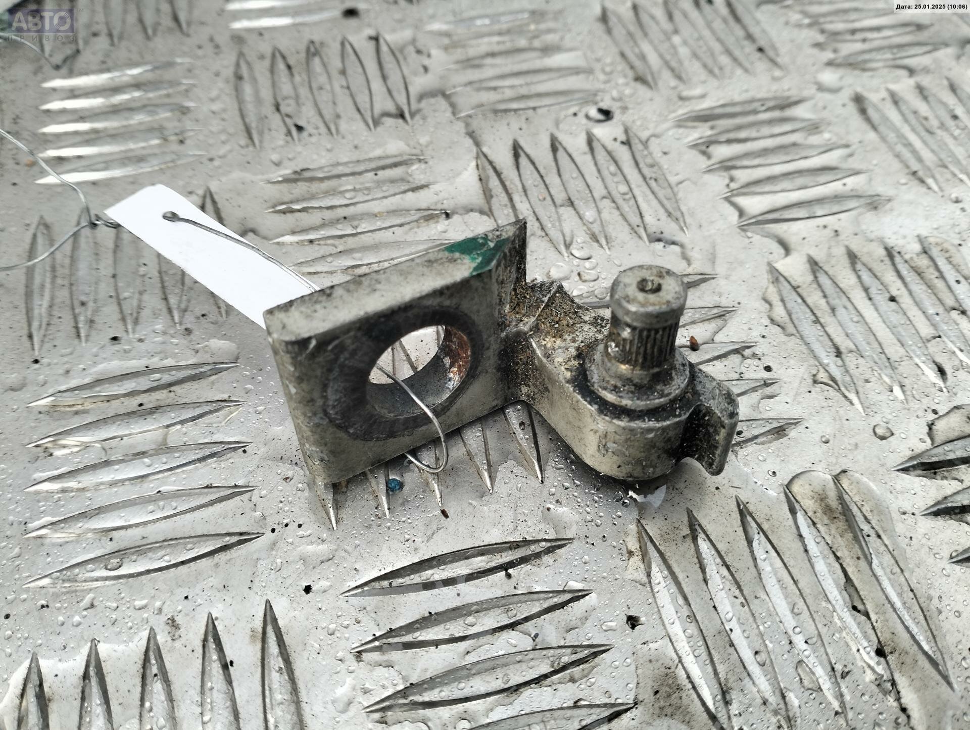 Петля двери передней правой Volkswagen Passat B3