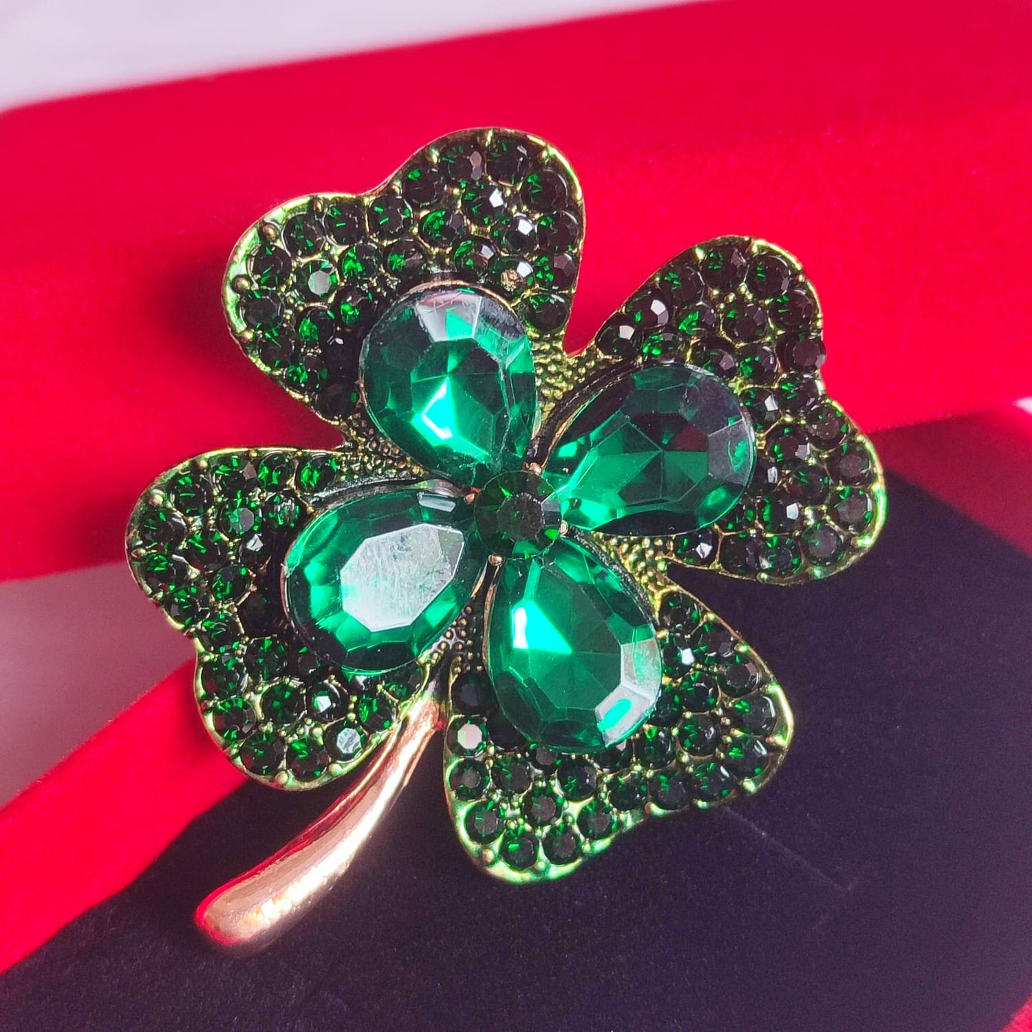 Брошь, стразы