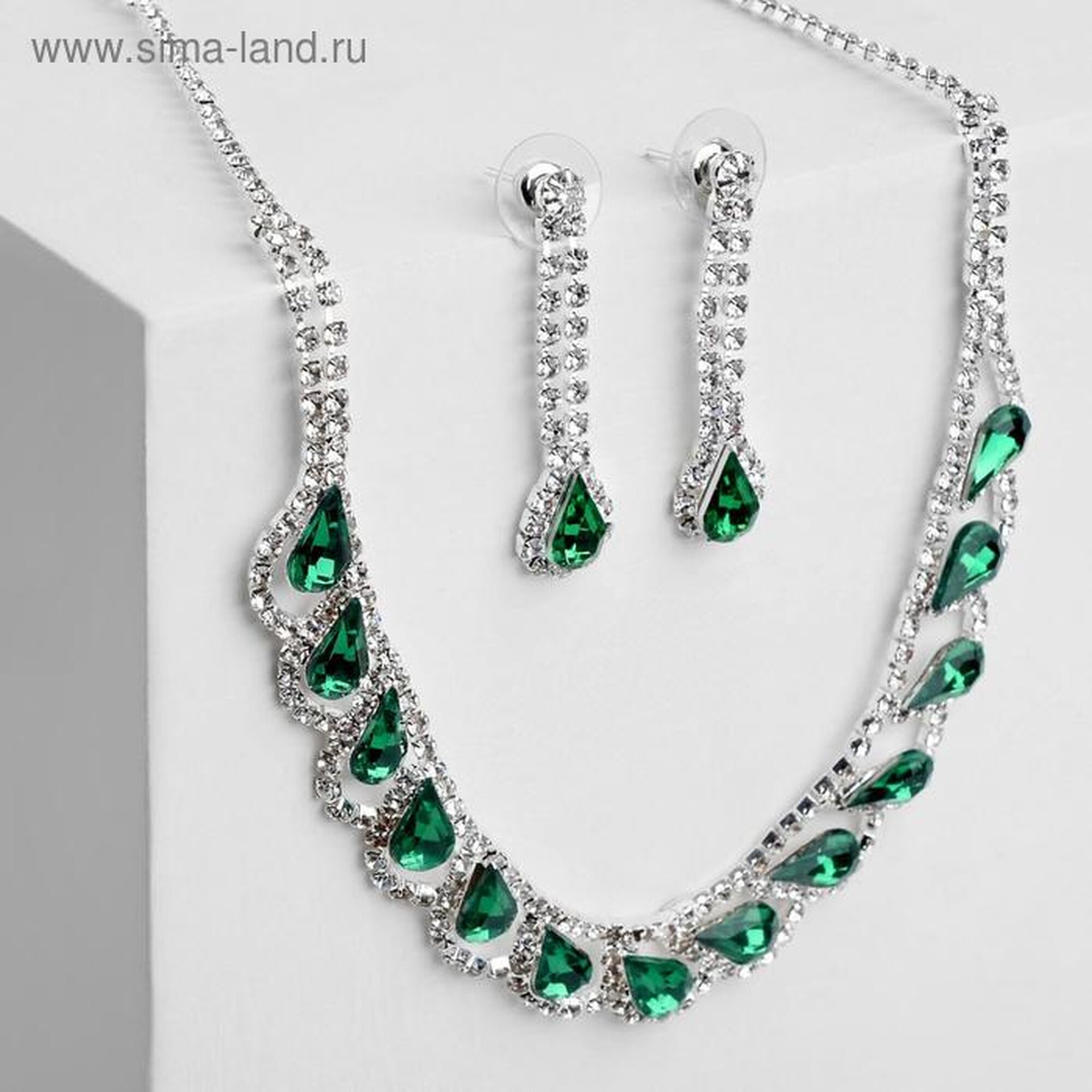 Комплект бижутерии: колье, серьги, стекло
