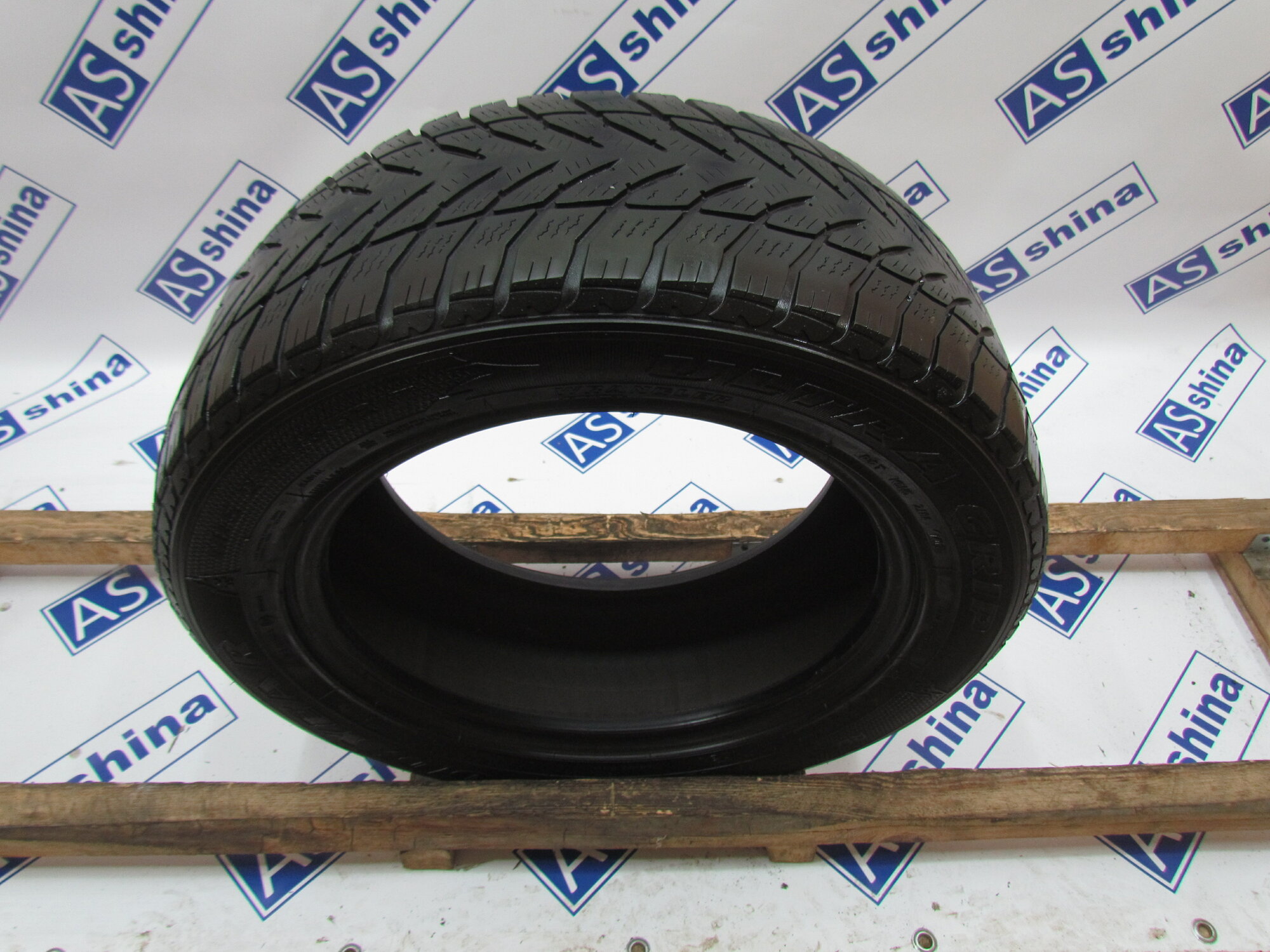 Goodyear Ultra Grip Wrangler 235 55 R17 зимние БУ шины 20-35% износ , артикул 0027126