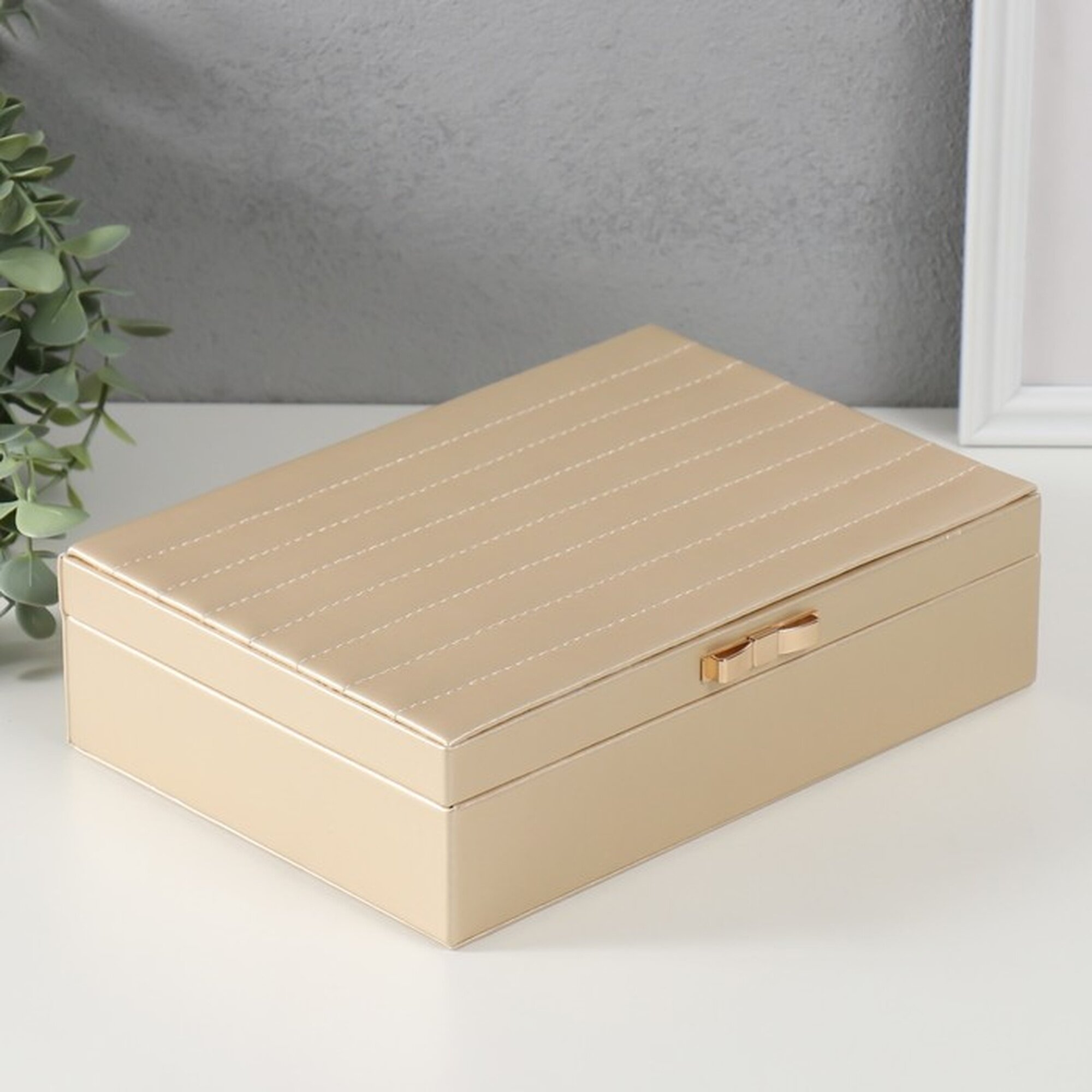 Шкатулка для украшений «Стёганная. Полоски. Бант», искусственная кожа, золото, 17×24×7 см