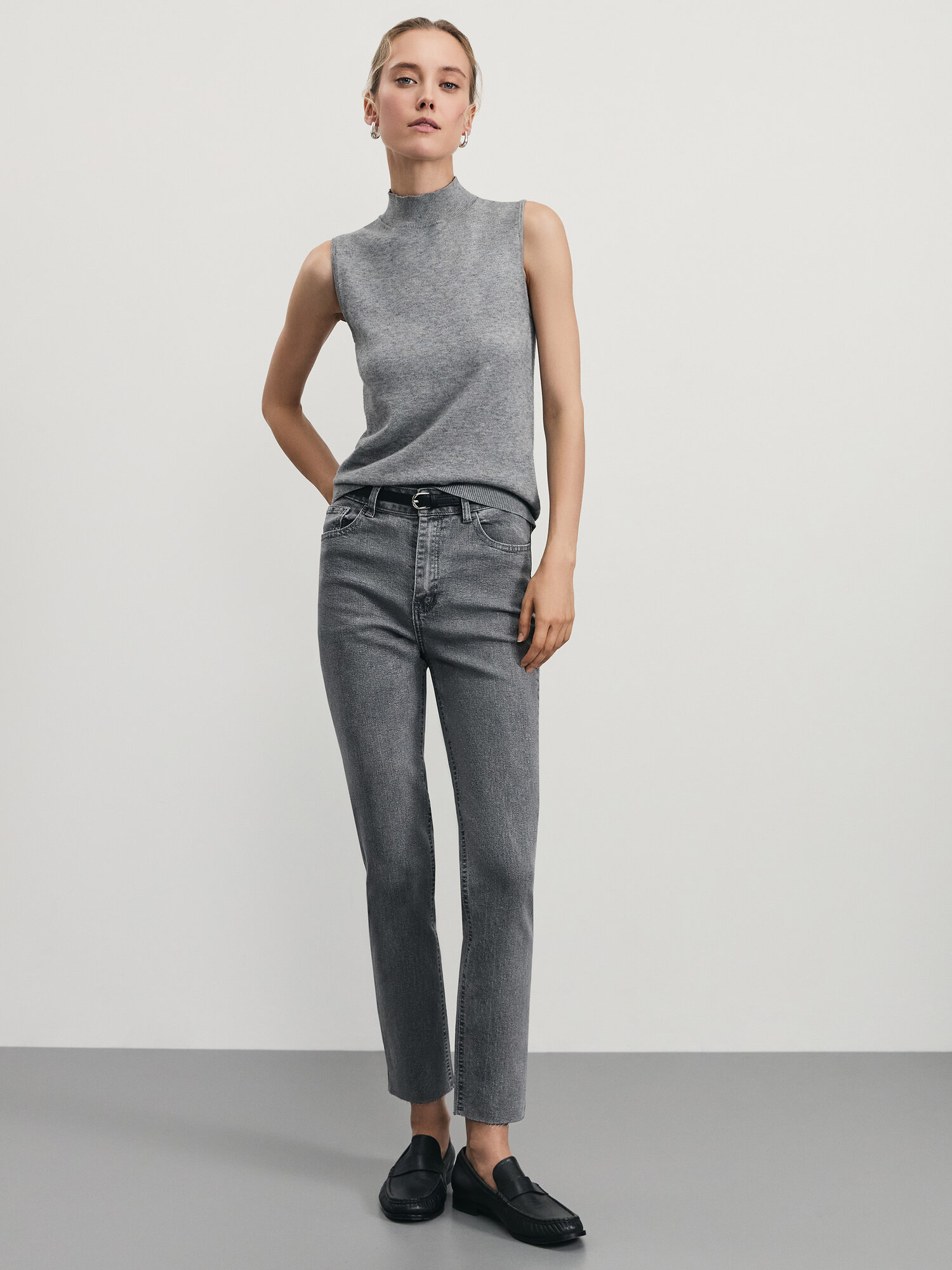 Джинсы зауженные slim 