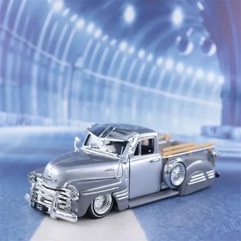 Jada 1:24 1951 Chevrolet Pickup Model Car Toy, Коллекционная модель машины для взрослых, Игрушечный автомобиль с звуковыми и световыми эффектами для детей