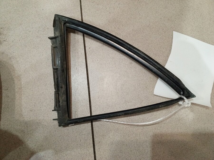 Уплотнитель стекла двери задней правой форточки от Toyota Corolla E150 2006-2013
