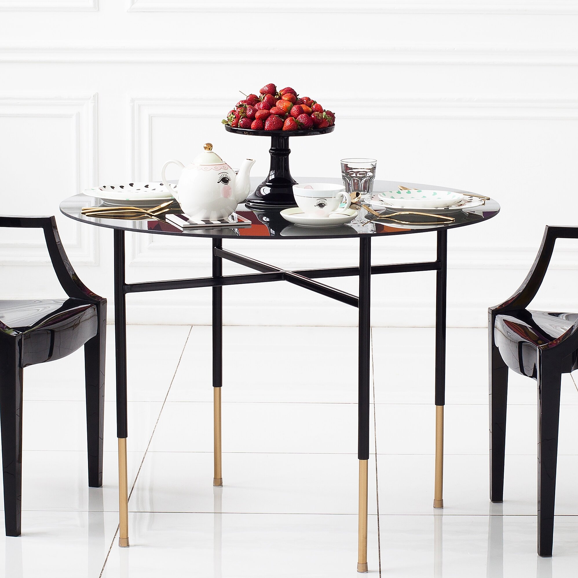 Круглый обеденный стол со стеклянной столешницей черный с золотом