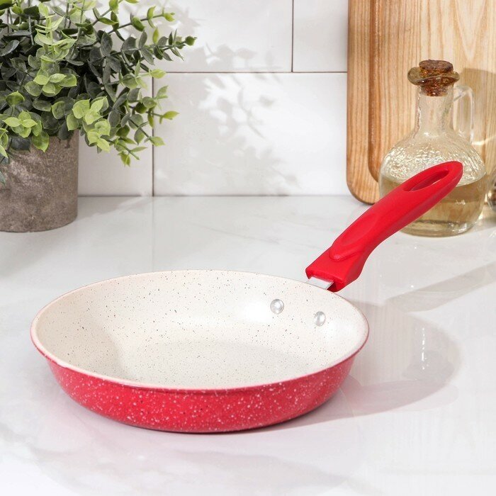 Сковорода «Селект», d=20 см, пластиковая ручка, антипригарное покрытие, красная
