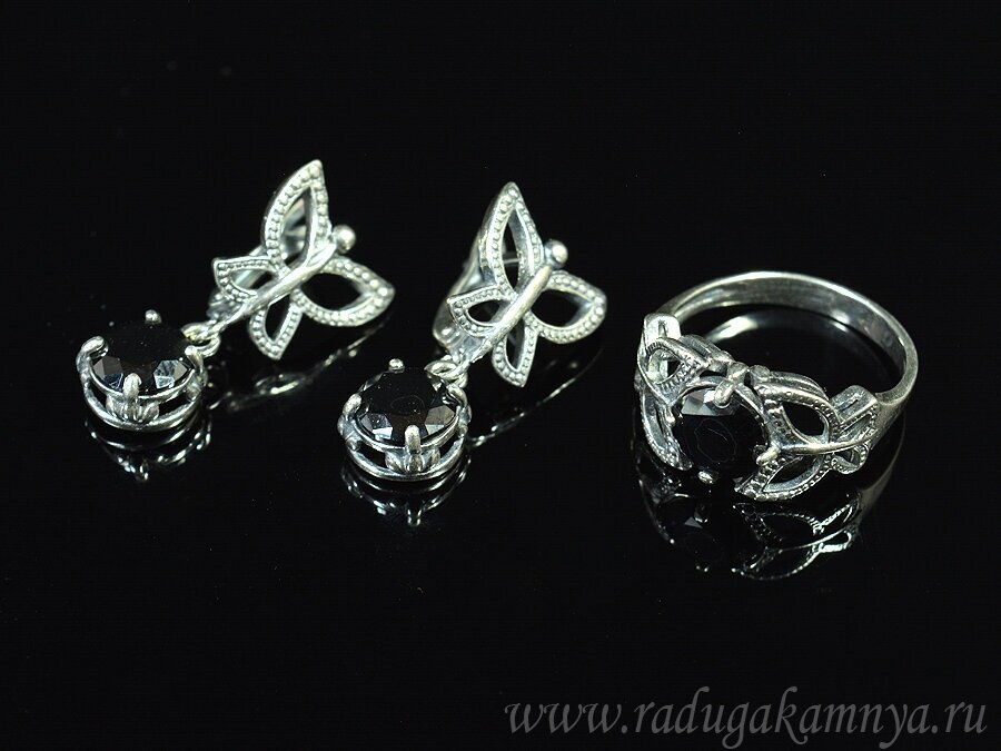 Комплект бижутерии: серьги, кольцо, циркон