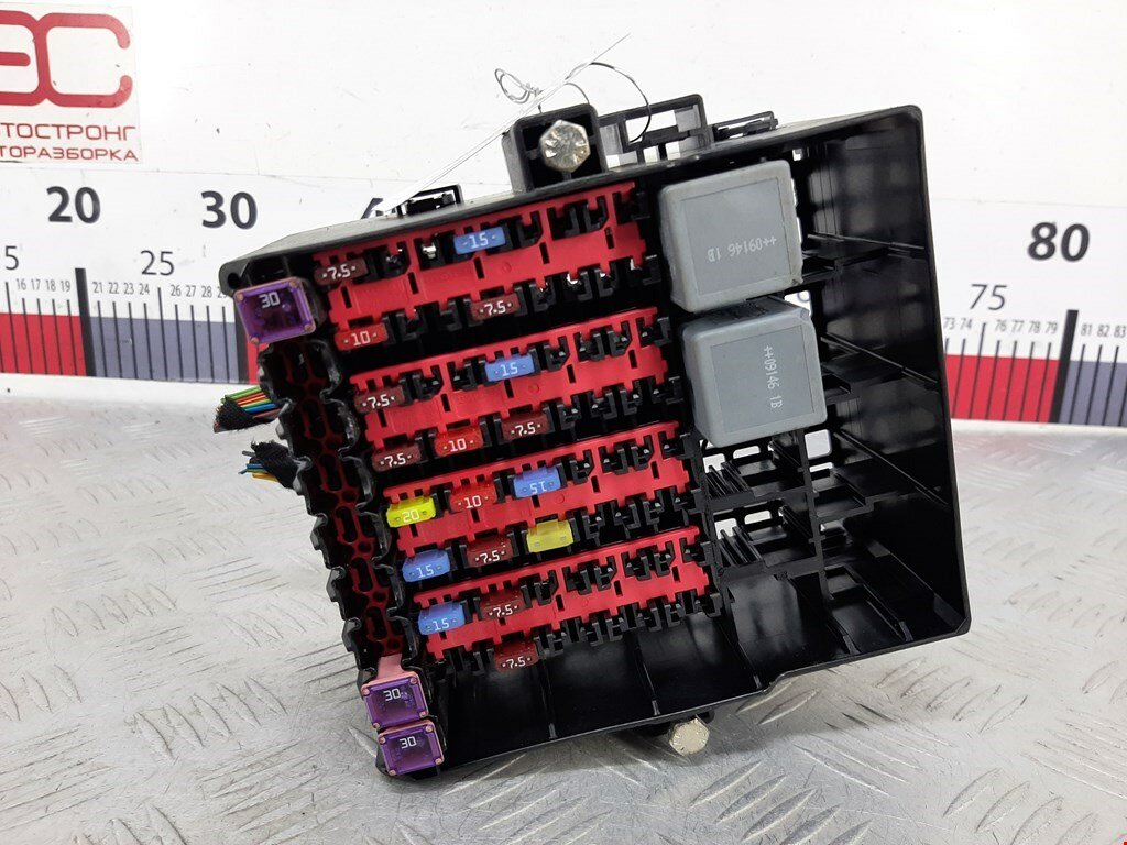 Блок предохранителей Ford Fiesta 6 8V5T14A005KME арт. 1701878