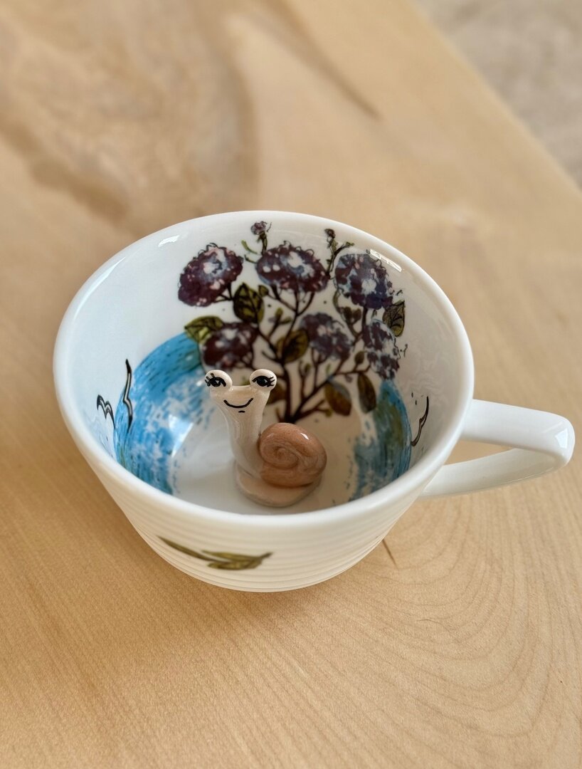 Кружка с фигуркой MADAM DE TYUL "Улитка" для чая , для чаепития , подарок ручной работы